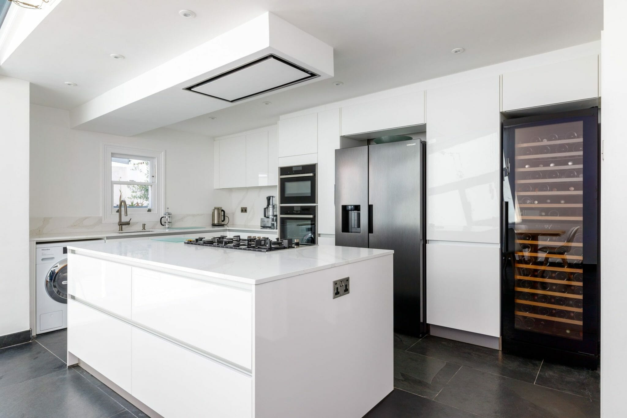 Elegant High Gloss White Kitchen | Ebstone Kitchens