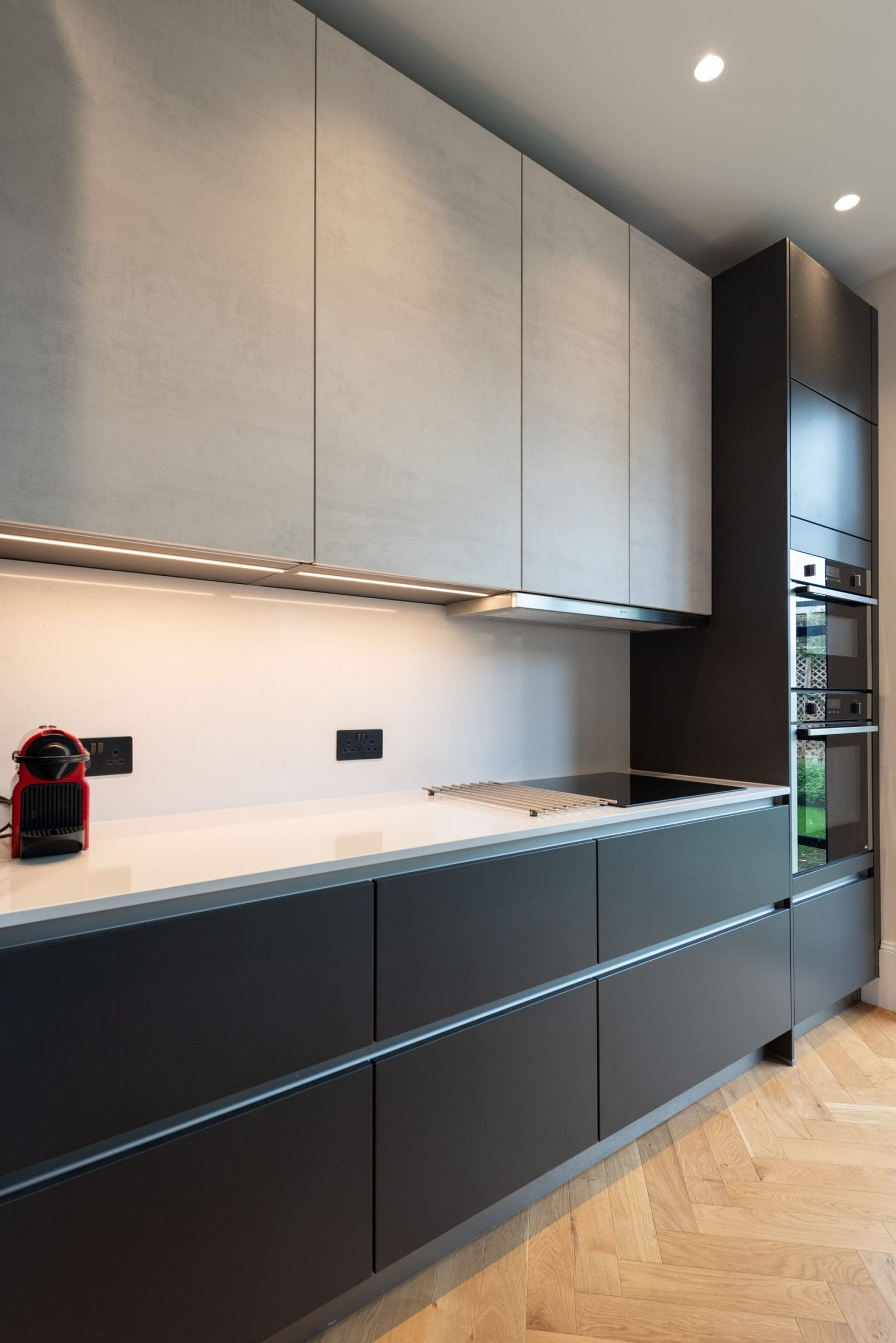 Beautiful Modern Nolte Kitchen with Graphite and Stone White Finishes ...